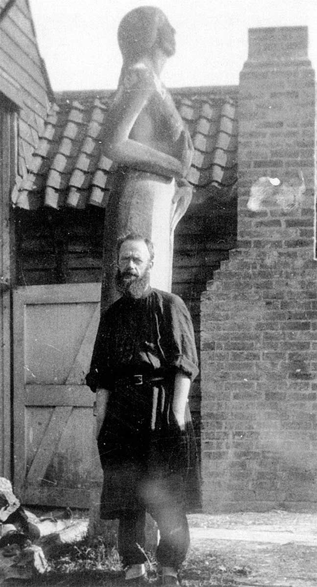 La caída en desgracia de Eric Gill ·.·★ Estudio