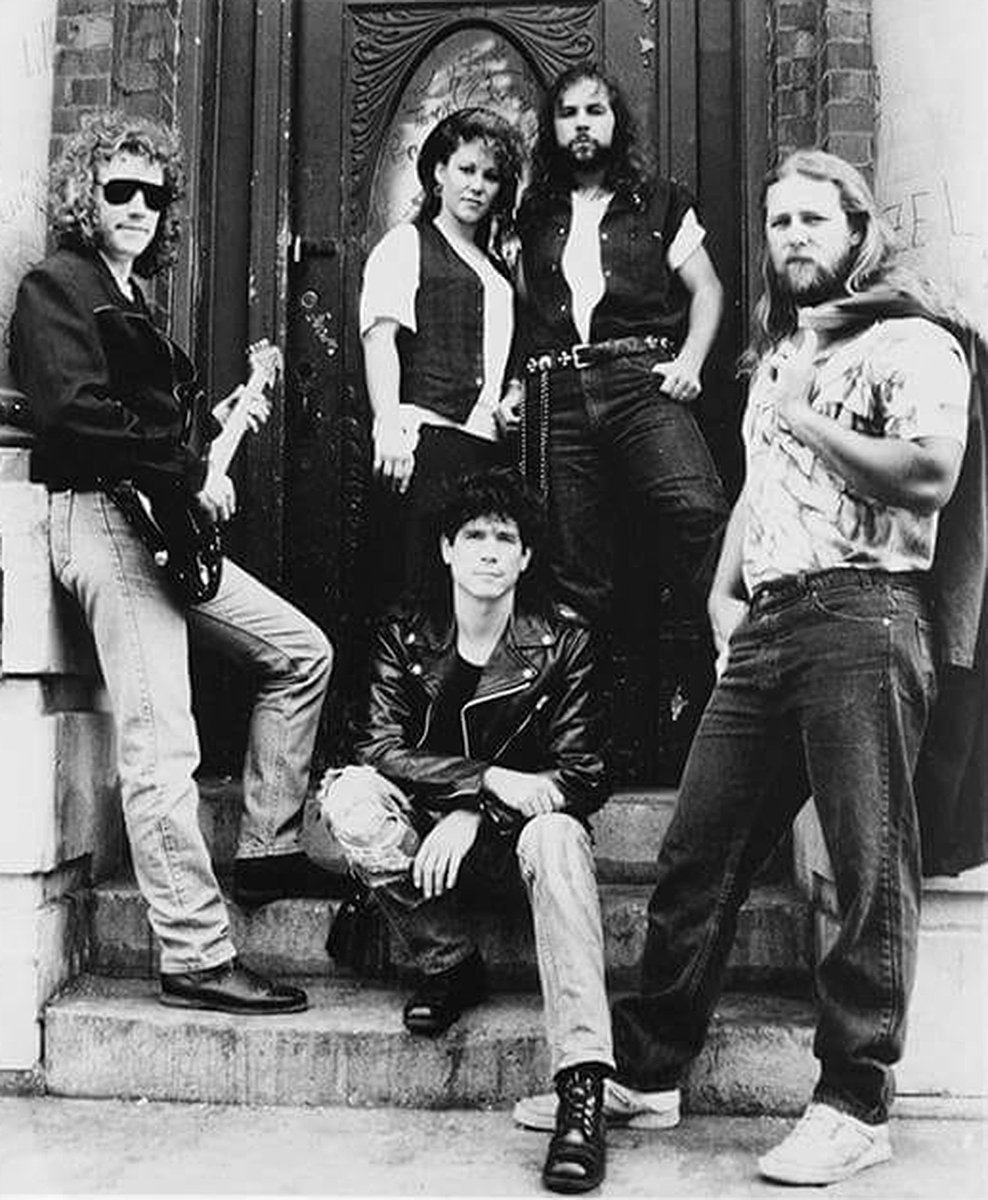 Lamentos, protestas y llamadas a la acción de Resurrection Band ...