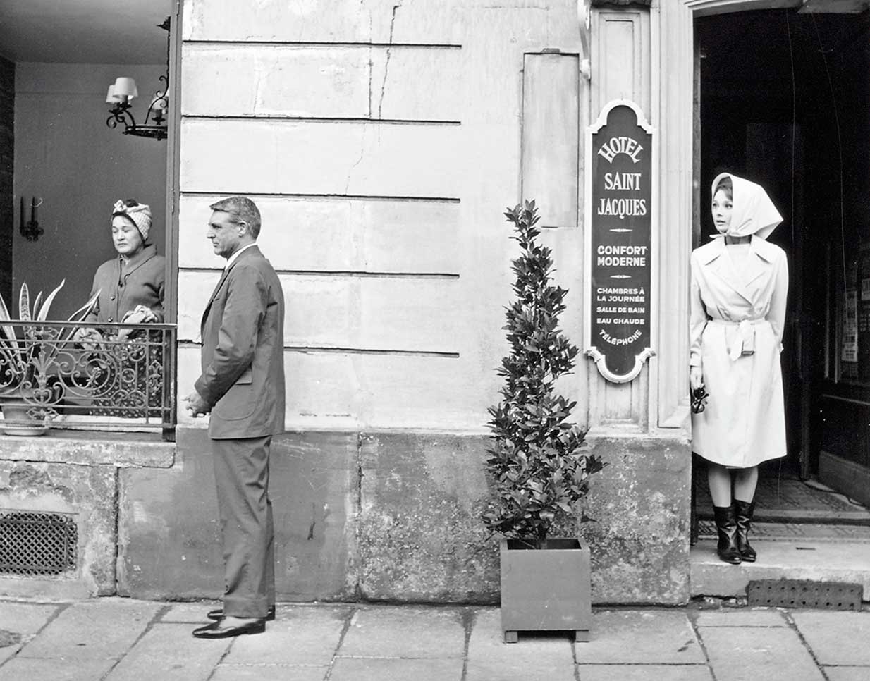 Charada y la verdad cuando todo son secretos y mentiras ·.·★ Reseña