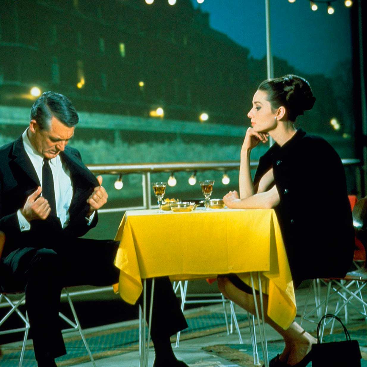 Charada y la verdad cuando todo son secretos y mentiras ·.·★ Reseña