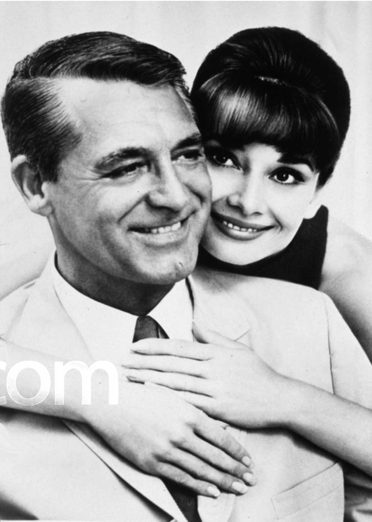 Charada y la verdad cuando todo son secretos y mentiras ·.·★ Reseña