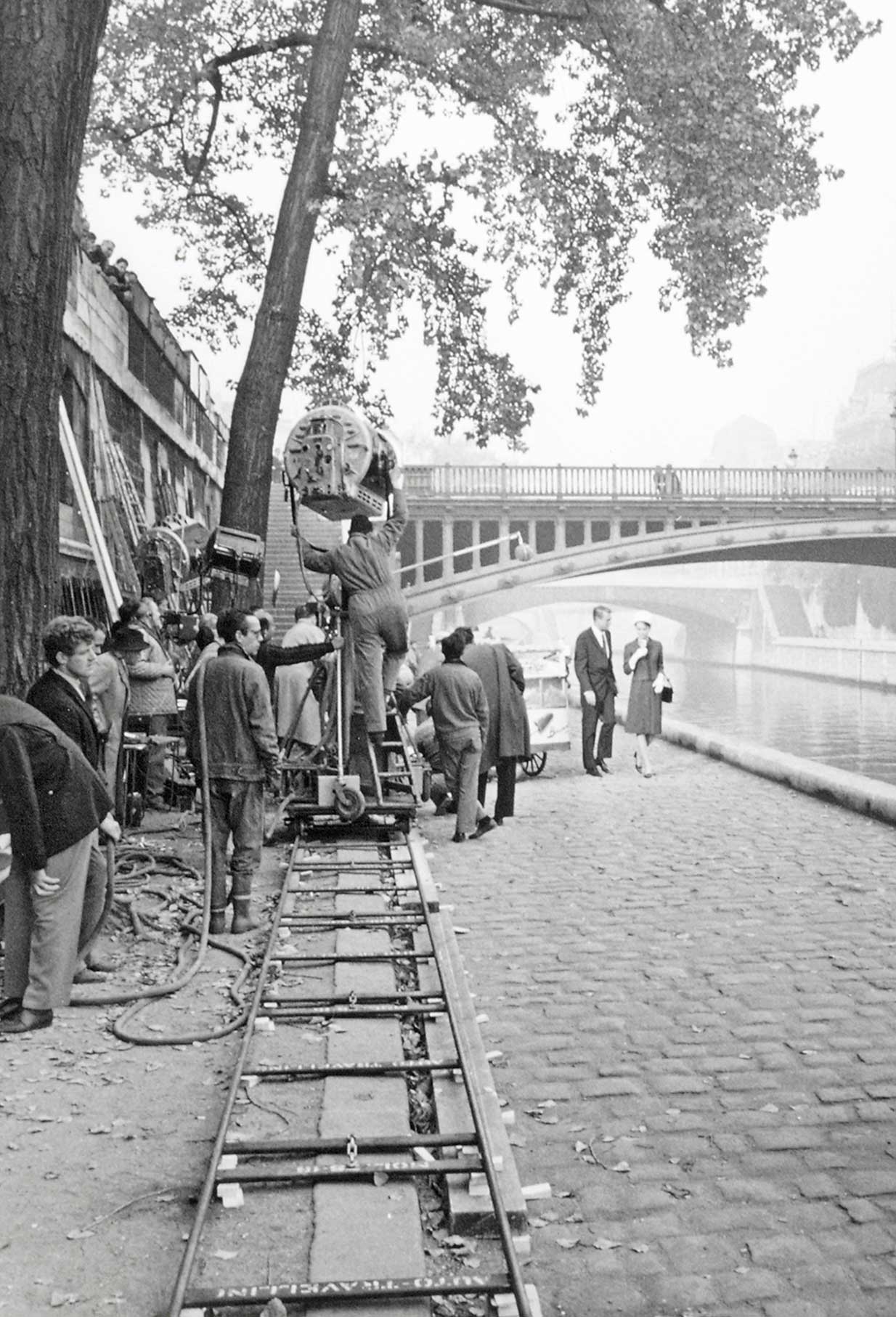 Charada y la verdad cuando todo son secretos y mentiras ·.·★ Reseña