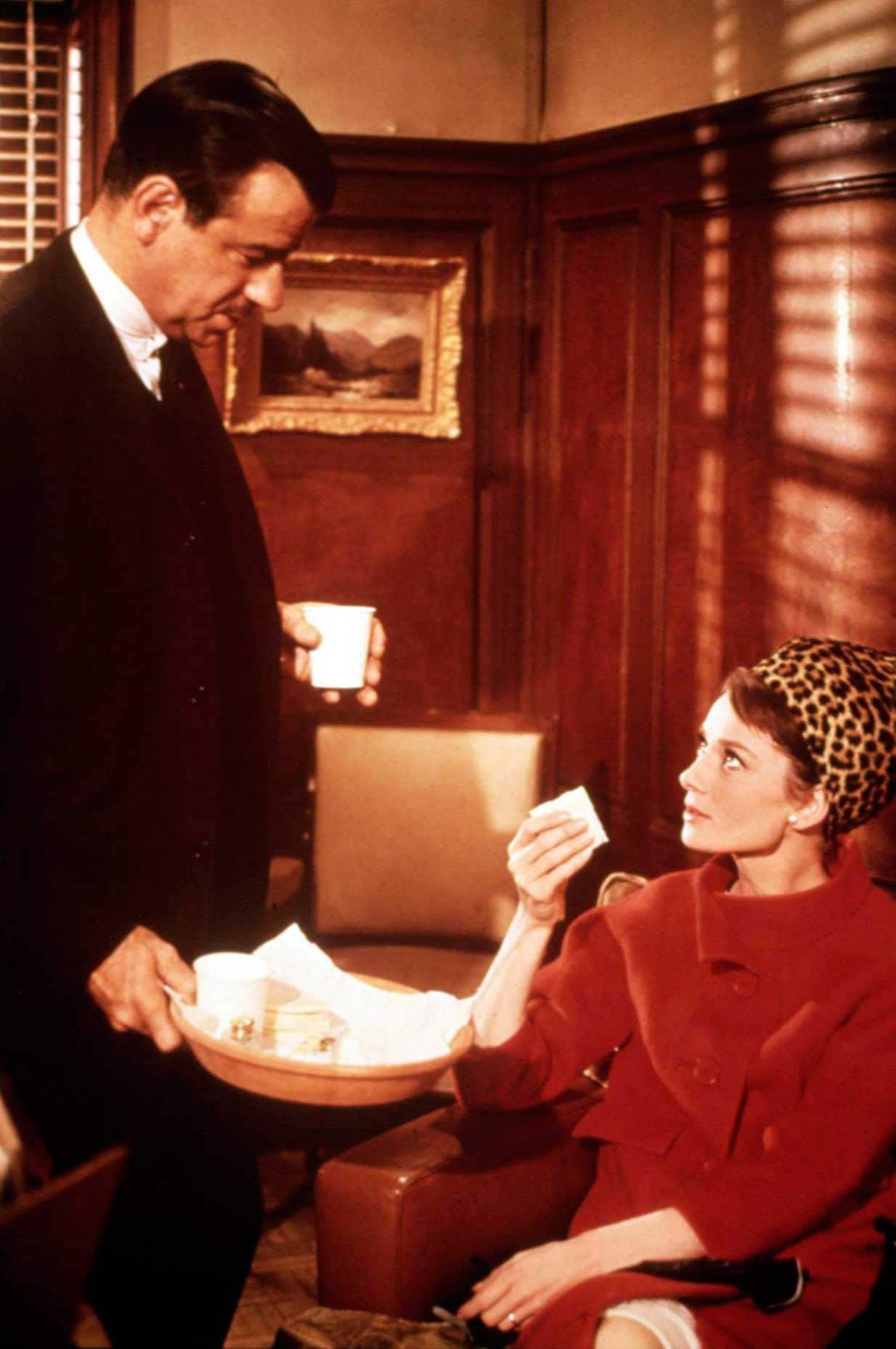 Charada y la verdad cuando todo son secretos y mentiras ·.·★ Reseña